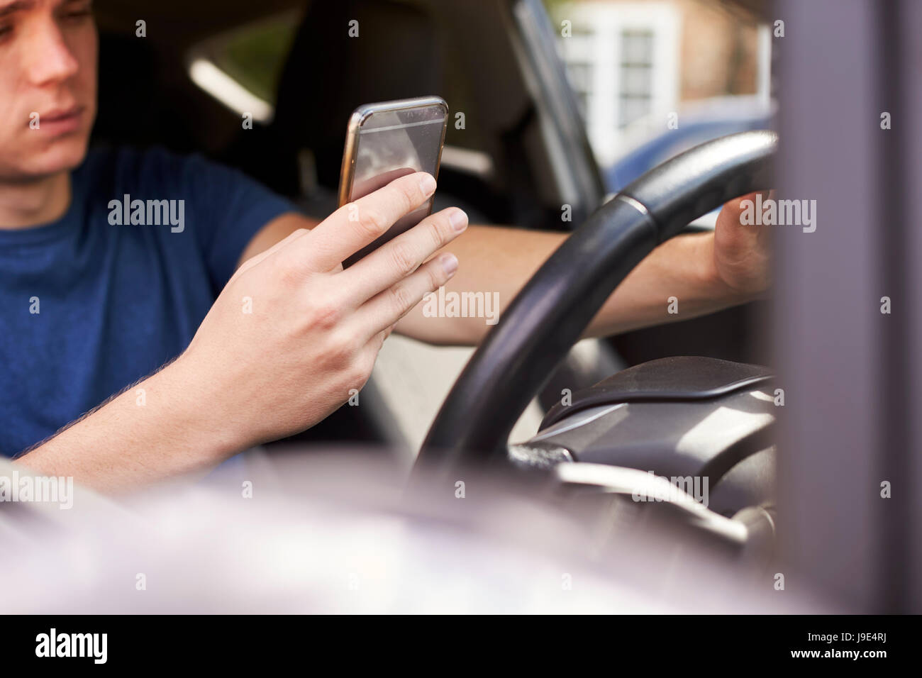 Man sending text message hi-res stock photography and images - Alamy