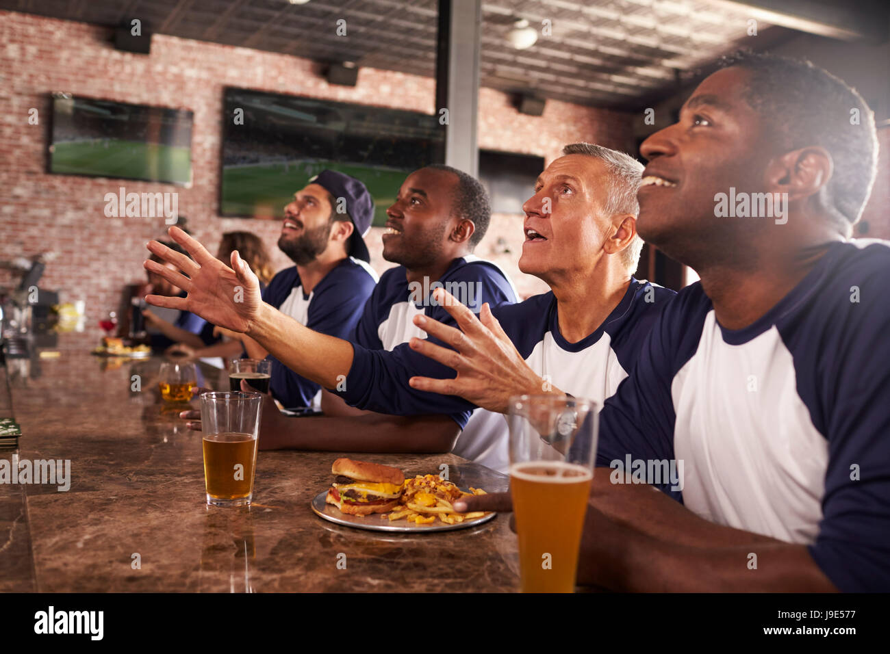 Man burger counter hi-res stock photography and images - Alamy