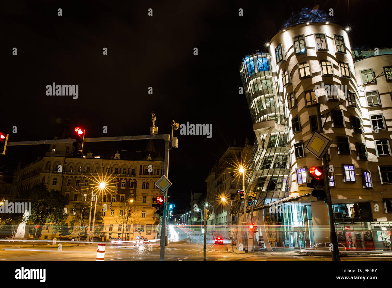 Dancing House, Prague Stock Photo - Alamy