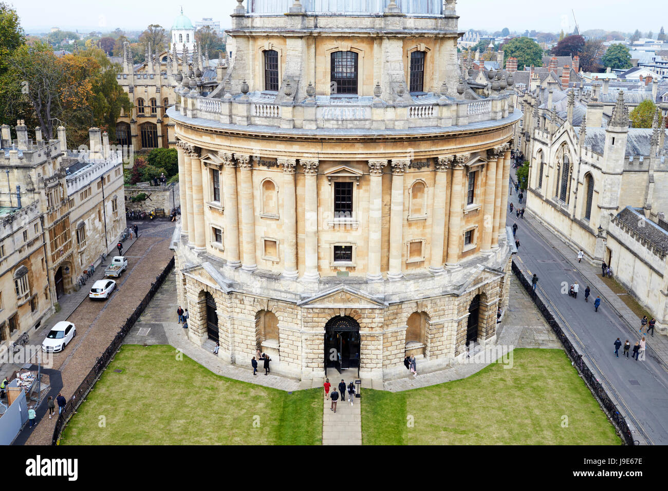 Oxford university aerial view 2016 hi-res stock photography and images ...
