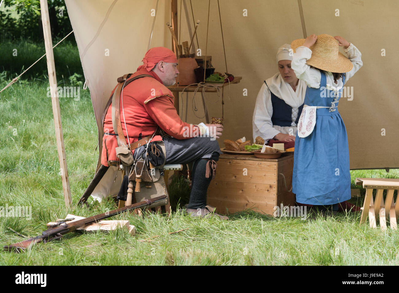 Roundhead soldiers english civil war hi-res stock photography and ...
