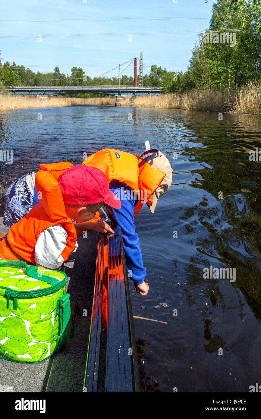 Kids and fishes hi-res stock photography and images - Alamy