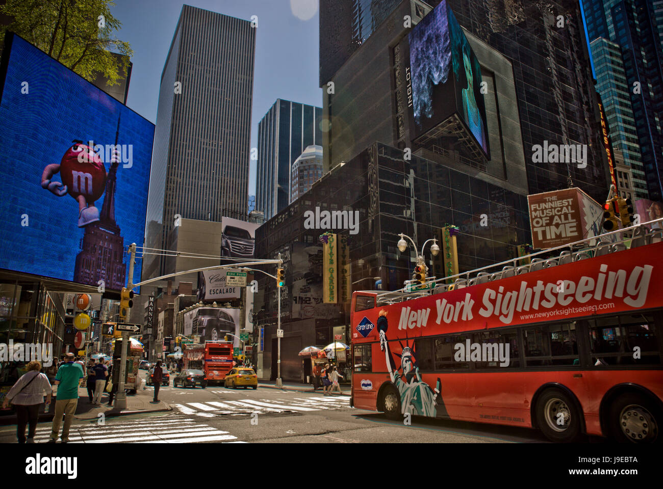 Times square sightseeing bus hi-res stock photography and images - Alamy