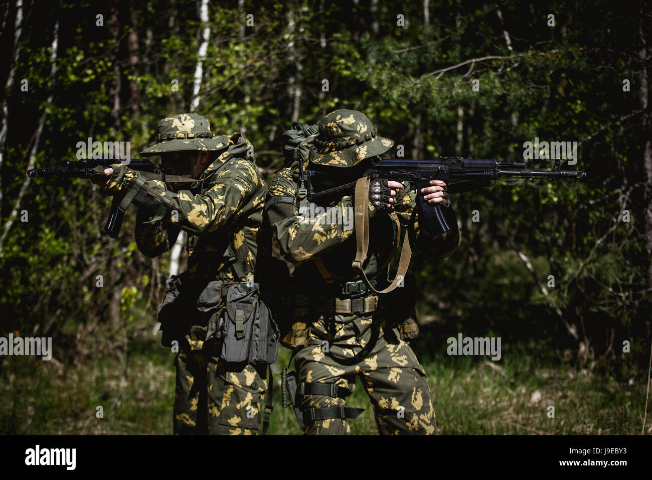 Military men with submachine gun Stock Photo - Alamy