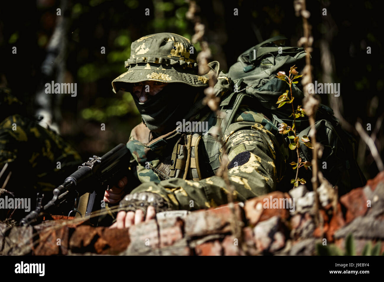 Military men with submachine gun Stock Photo - Alamy