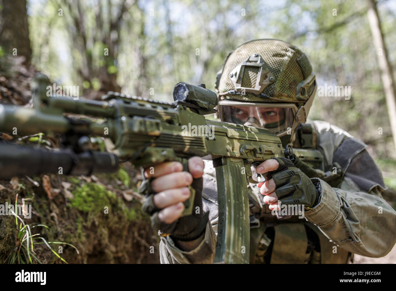 Soldier with machine gun, close-up Stock Photo - Alamy