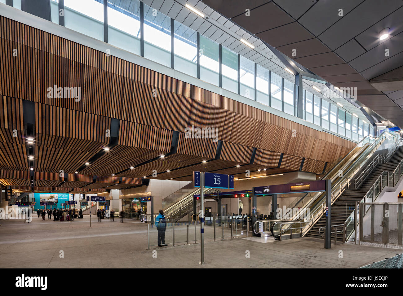 London bridge station hi-res stock photography and images - Alamy