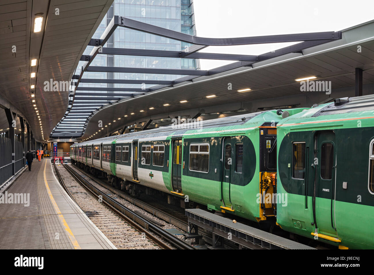 Bridge with platforms hi-res stock photography and images - Alamy