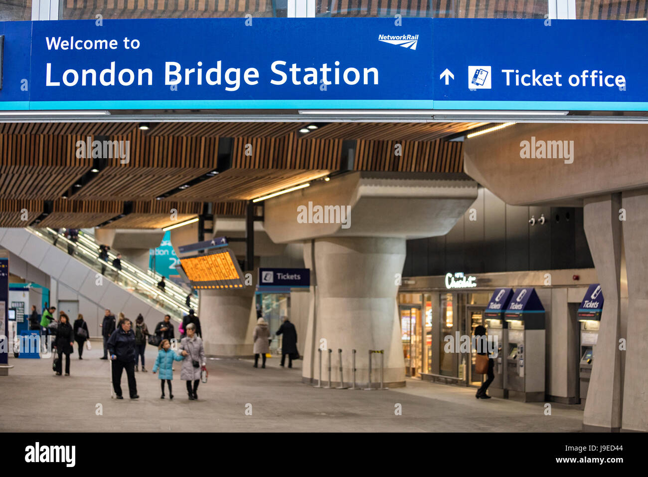 LONDON BRIDGE STATION Stock Photo - Alamy