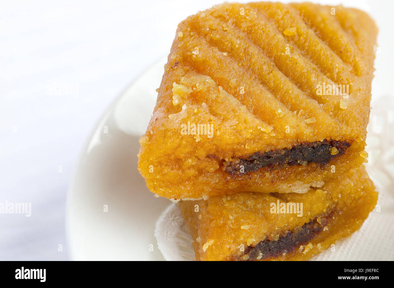 Makroudh - traditional North African pastry done with dates and almonds ...