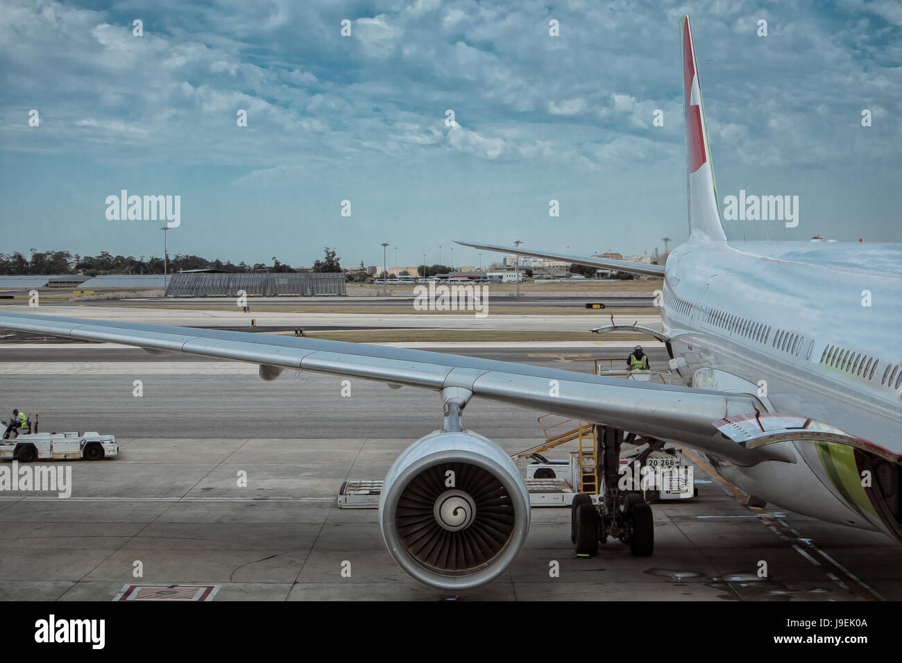 Plane stationary on the apron for supply and entry of passengers Stock ...