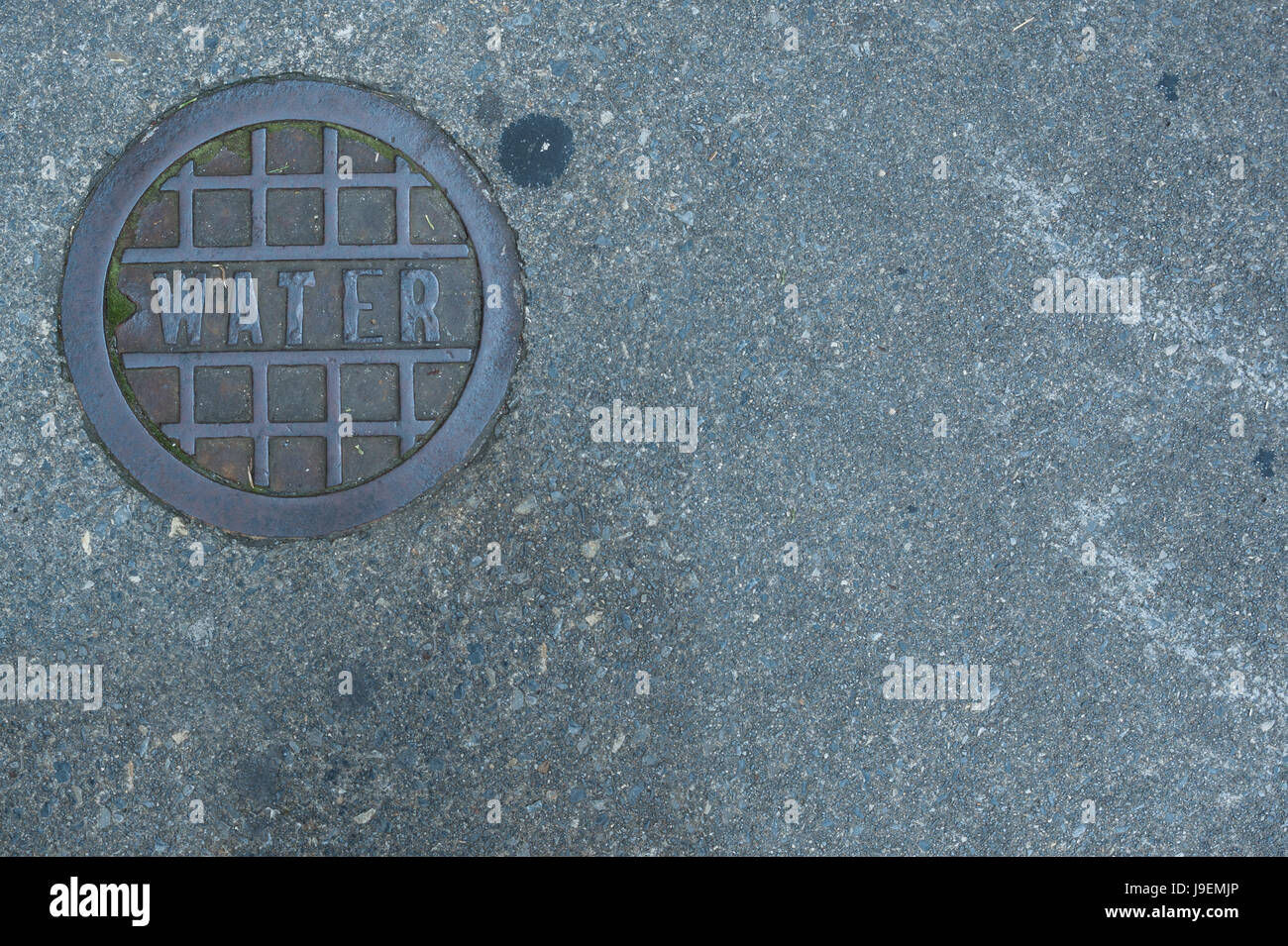 Street water valve cover hi-res stock photography and images - Alamy