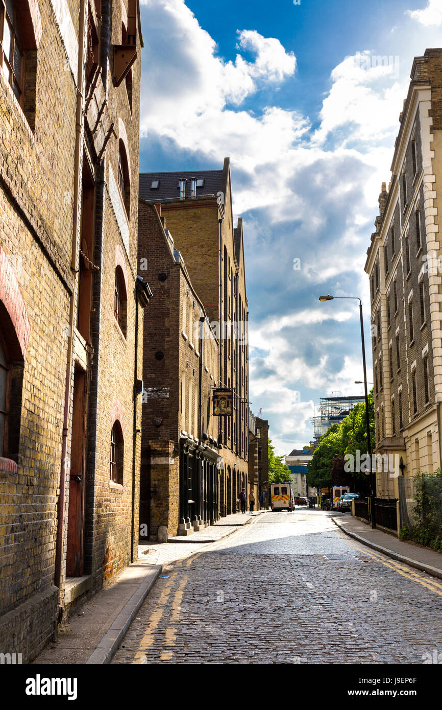 Wapping wharf houses High Resolution Stock Photography and Images - Alamy
