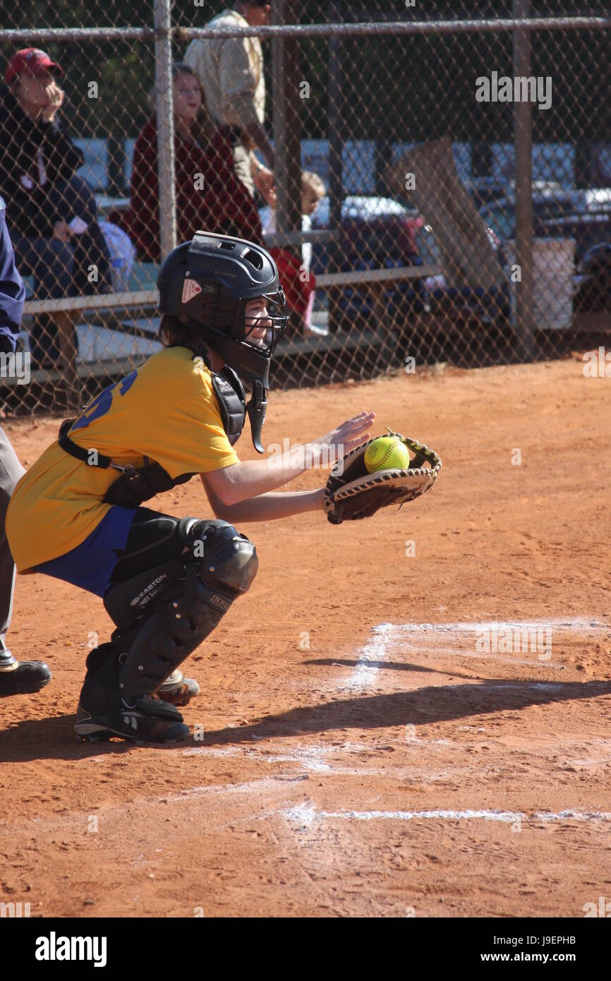 Softball field and players hi-res stock photography and images - Alamy