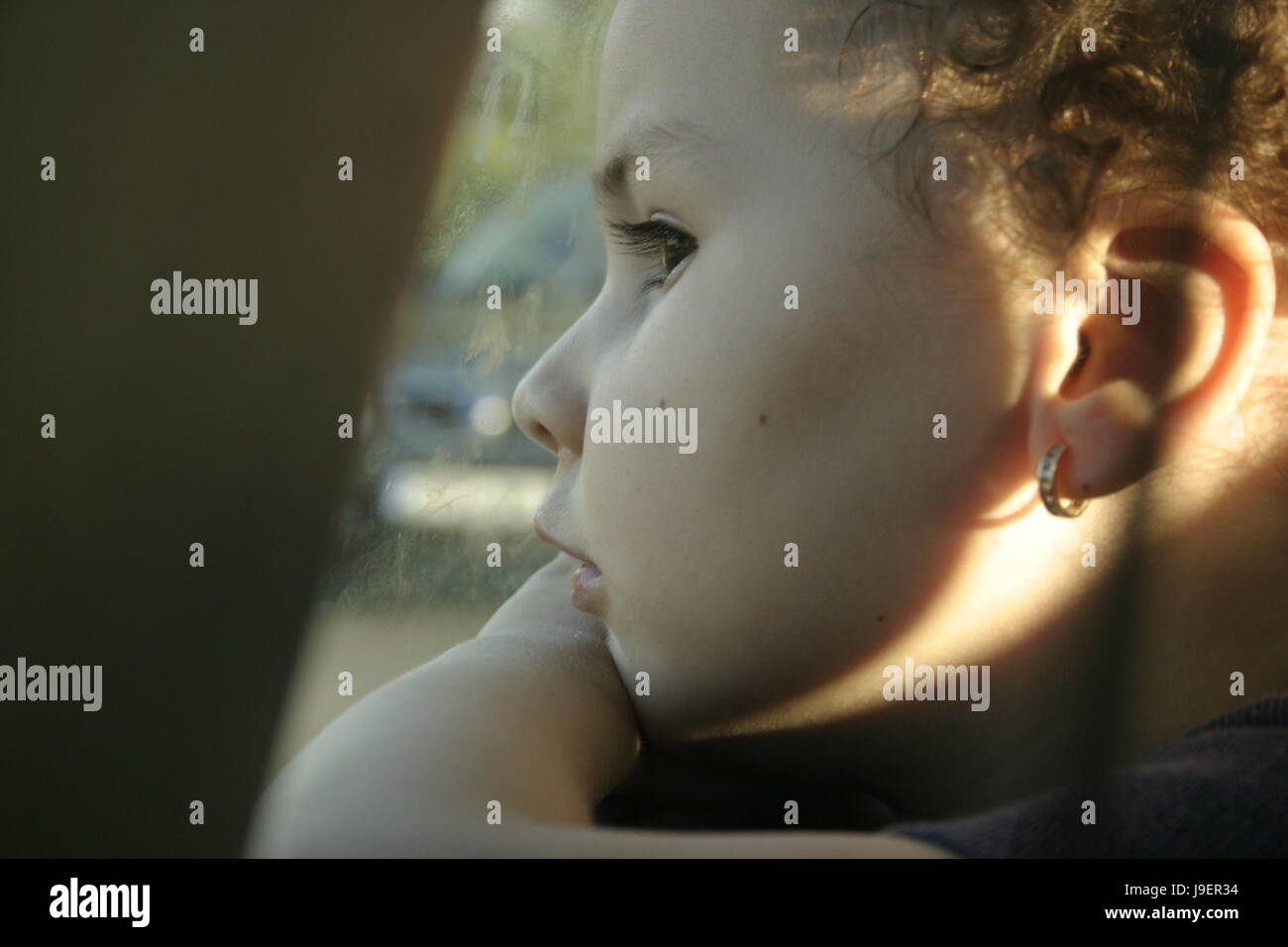 Lonely child waiting someone hi-res stock photography and images - Alamy