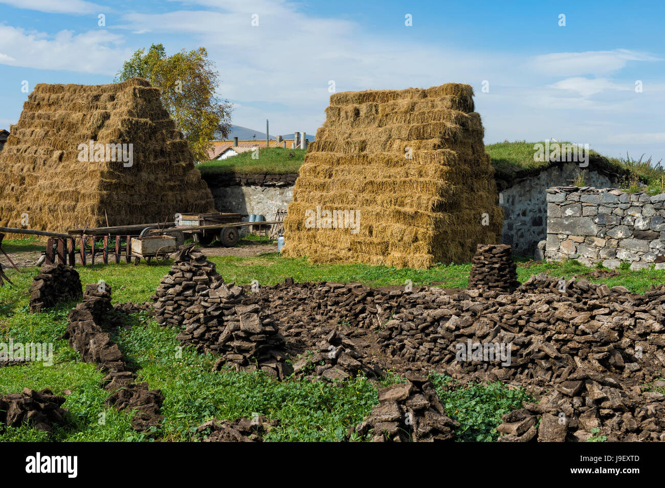 Peat house hi-res stock photography and images - Alamy