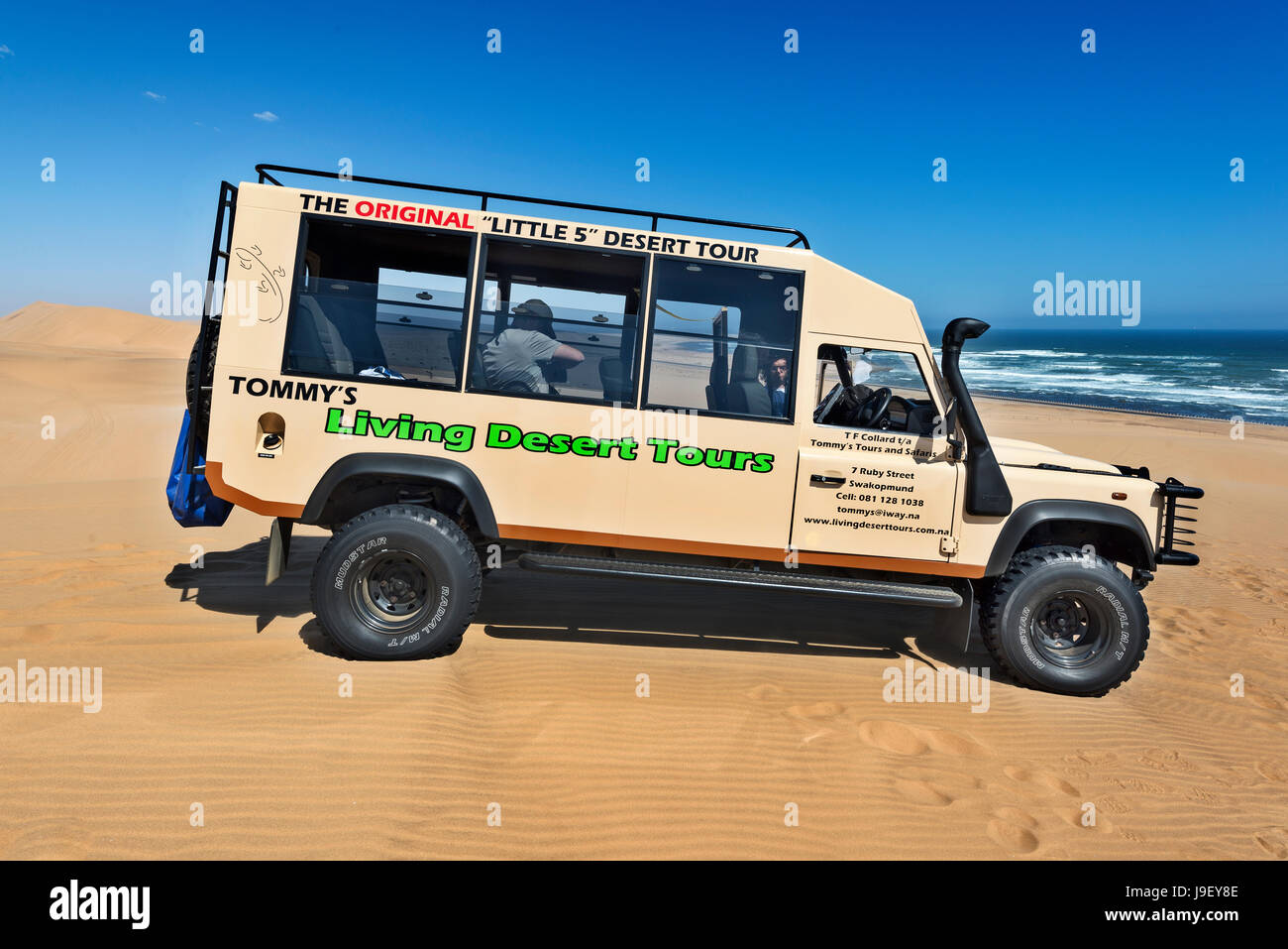 Desert safari vehicles hi-res stock photography and images - Alamy