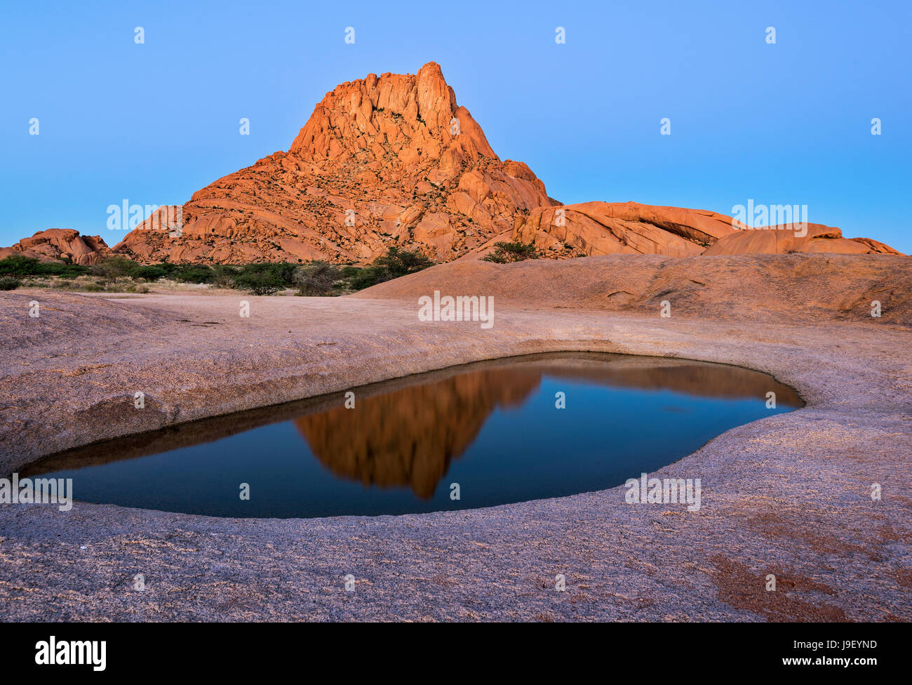 African climbing mountain hi-res stock photography and images - Alamy