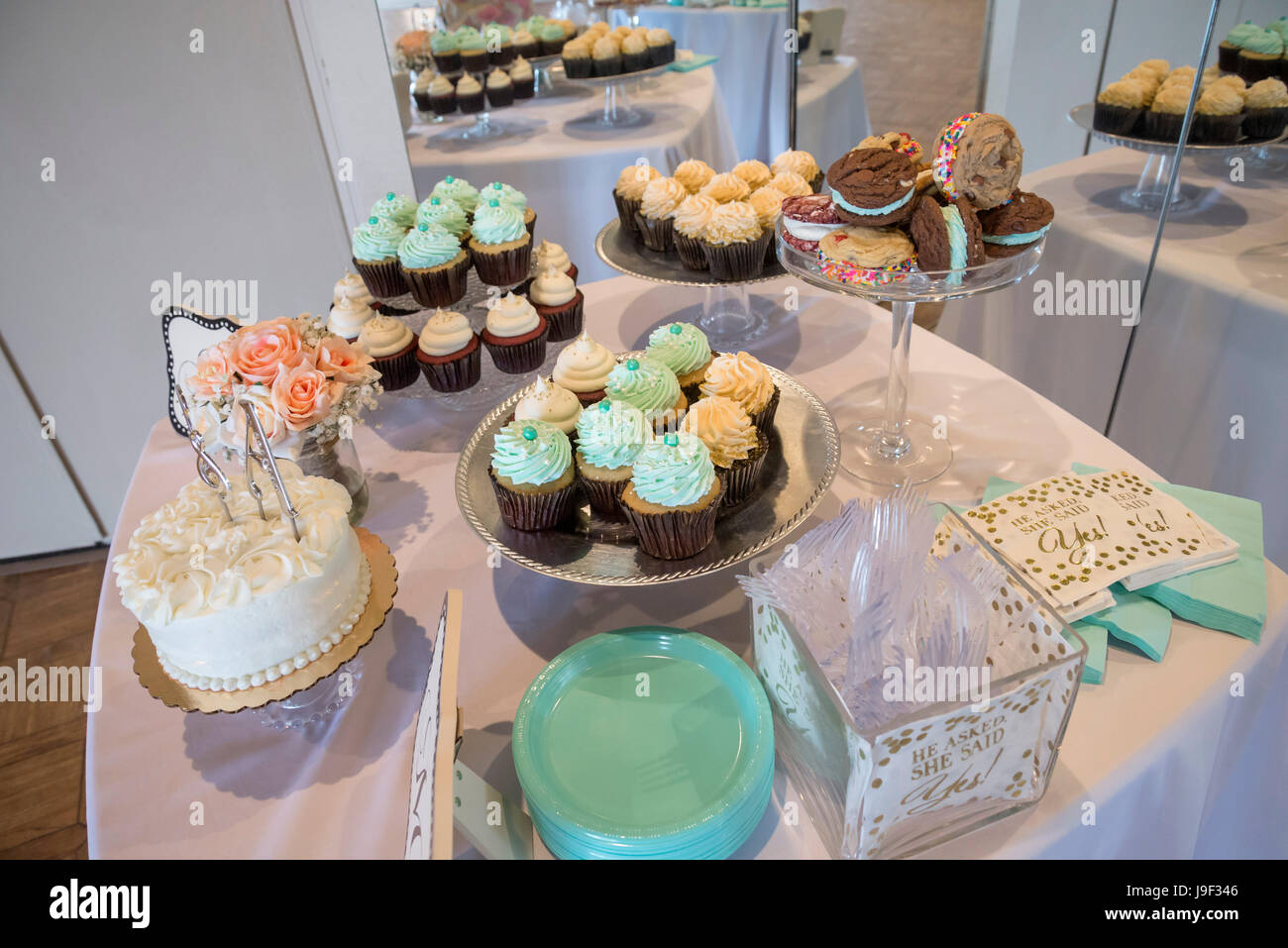 Decoration images hi-res stock photography and images - Alamy