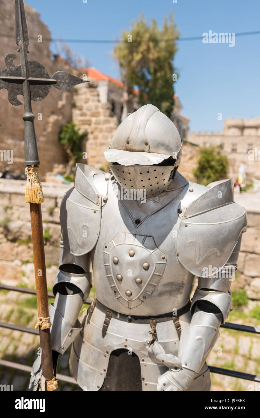 Knights soldiers armour on display Stock Photo - Alamy
