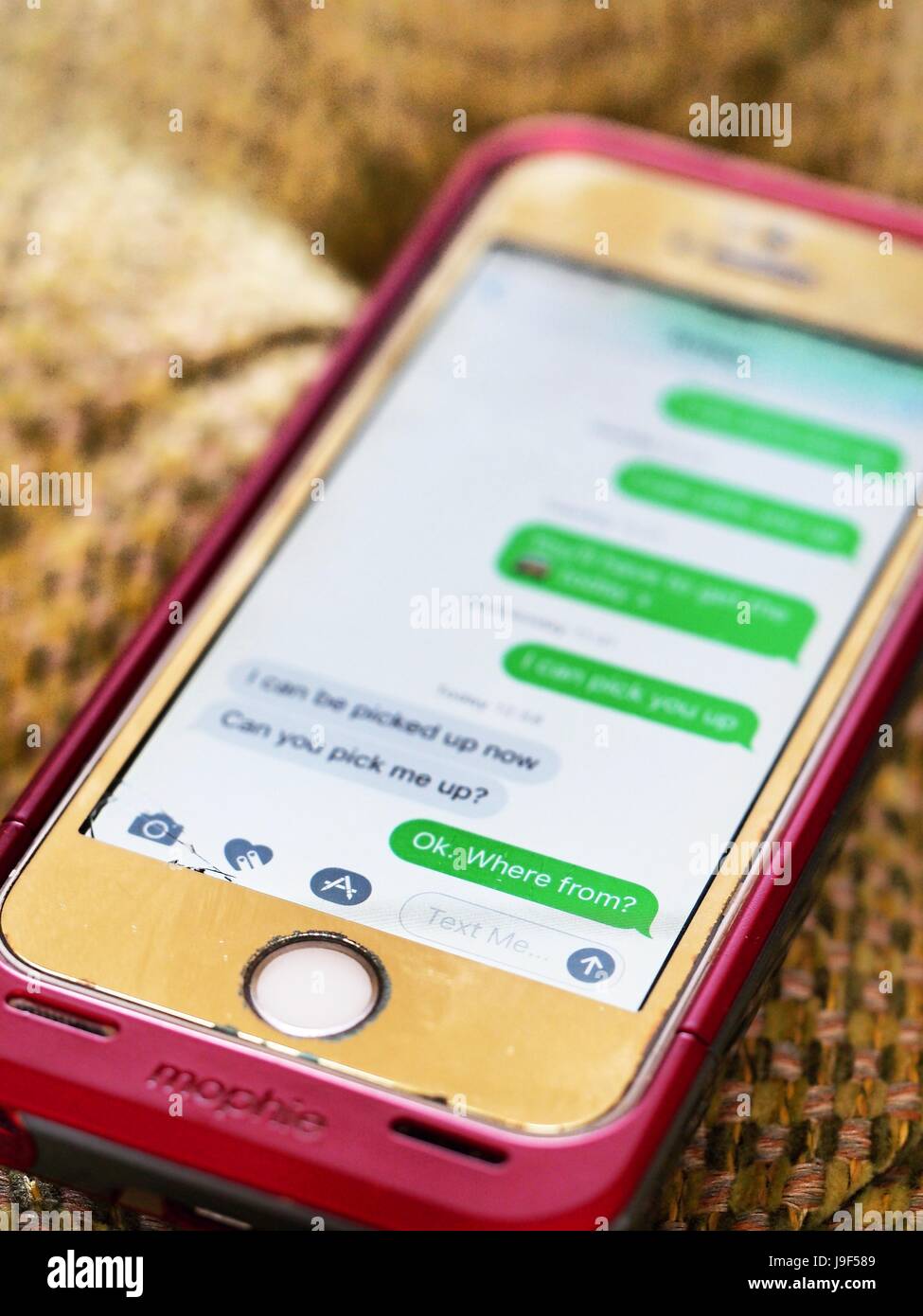 Imessage hi-res stock photography and images - Alamy