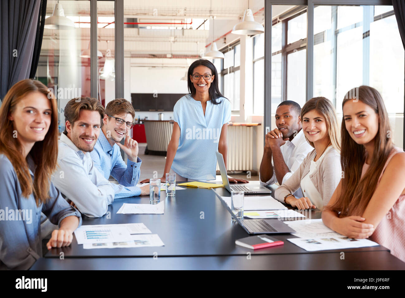 Group of women facing camera hi-res stock photography and images - Alamy
