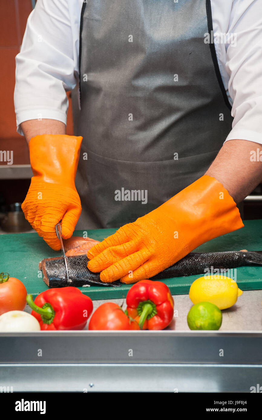 cutting salmon fish Stock Photo - Alamy