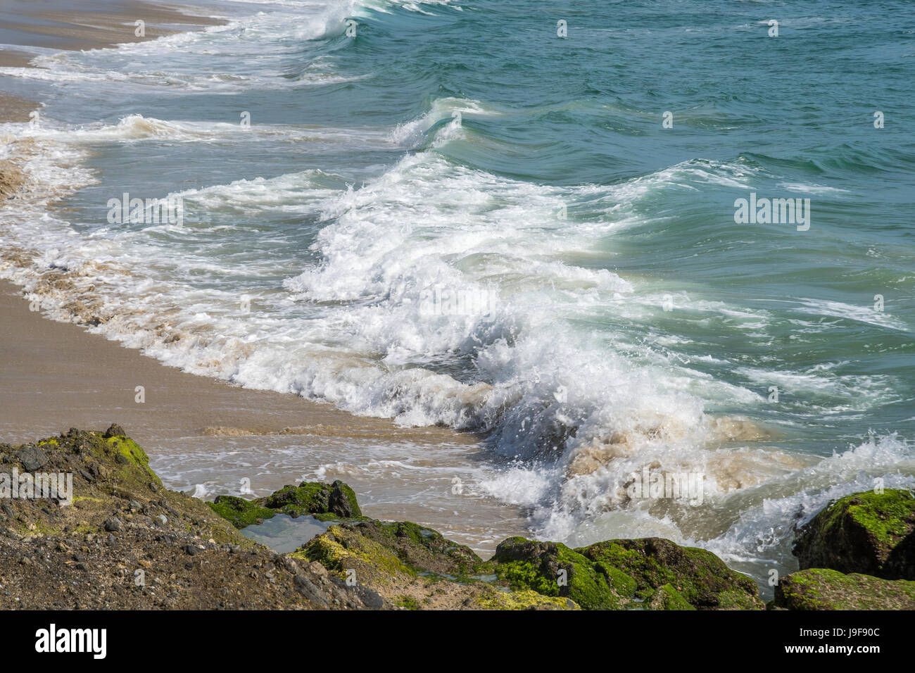 Shore line surf hi-res stock photography and images - Alamy