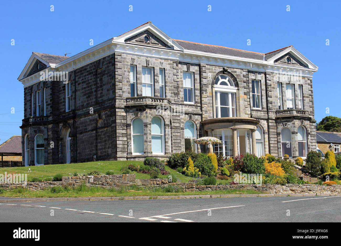 house, building, historical, big, large, enormous, extreme, powerful ...
