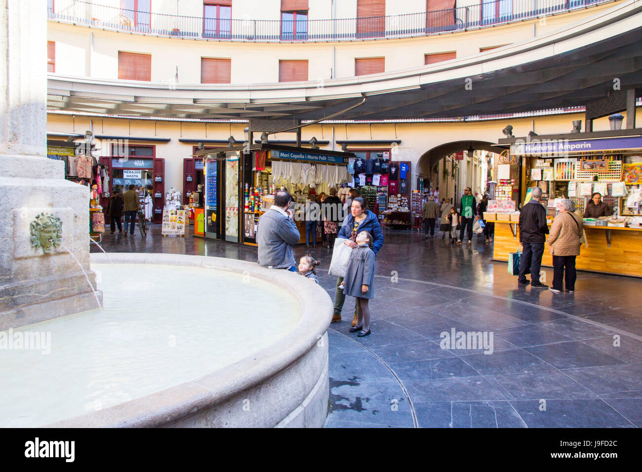 The round square hi-res stock photography and images - Alamy