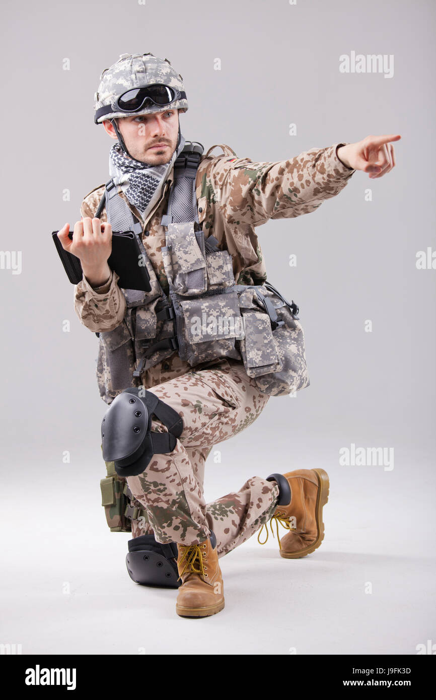 Army man pointing hi-res stock photography and images - Alamy