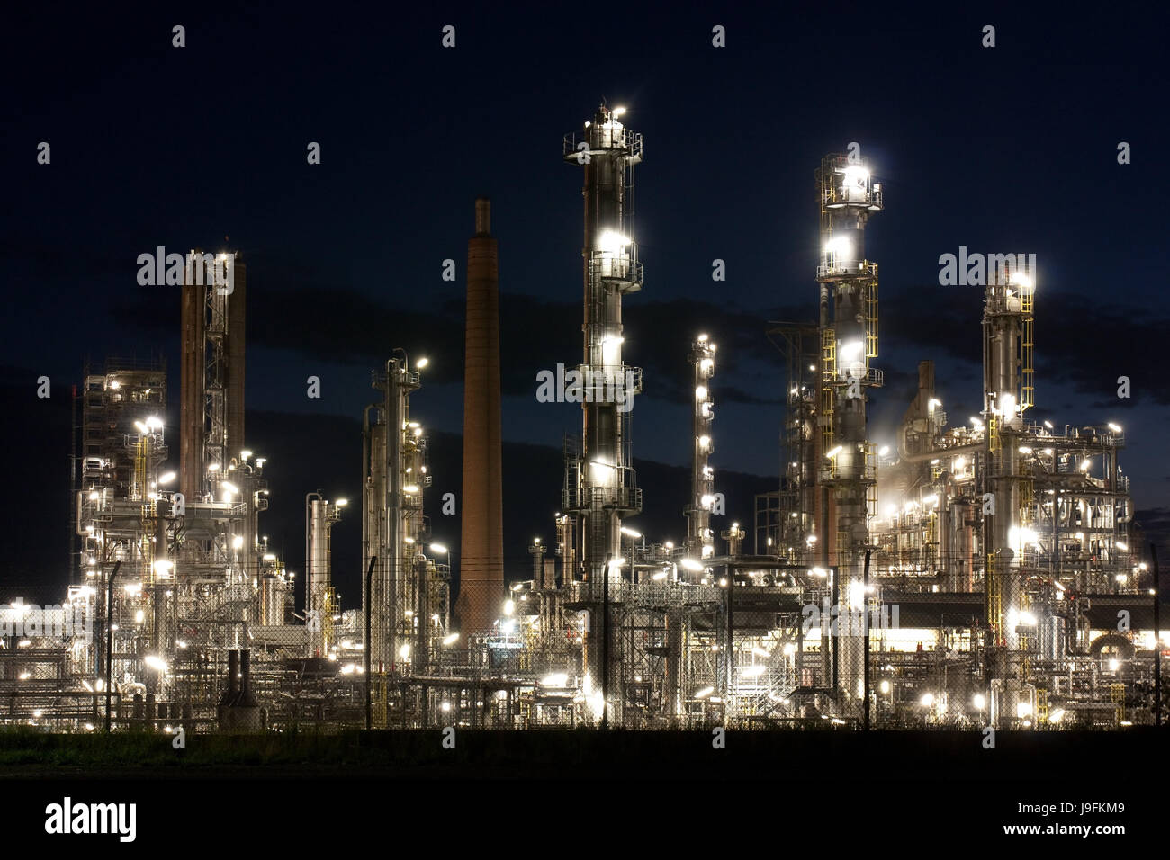 refinery at night Stock Photo - Alamy