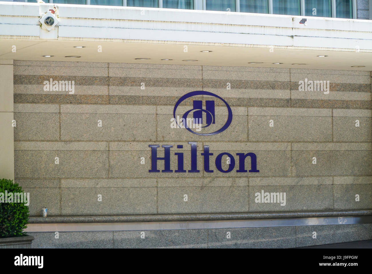 Hilton logo hi-res stock photography and images - Alamy