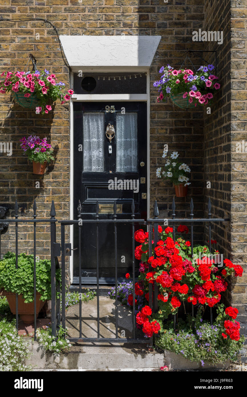 Smart house frontage hi-res stock photography and images - Alamy