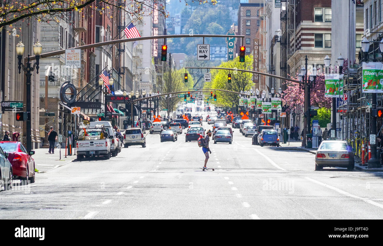 Street view in Portland - traffic on Broadway - PORTLAND - OREGON ...