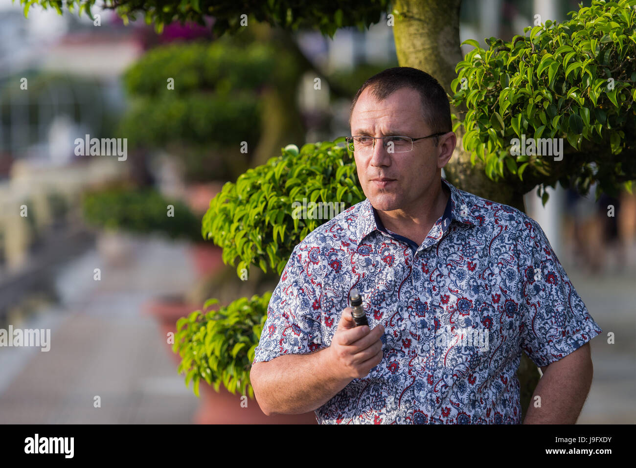 Senior vaping hi-res stock photography and images - Alamy