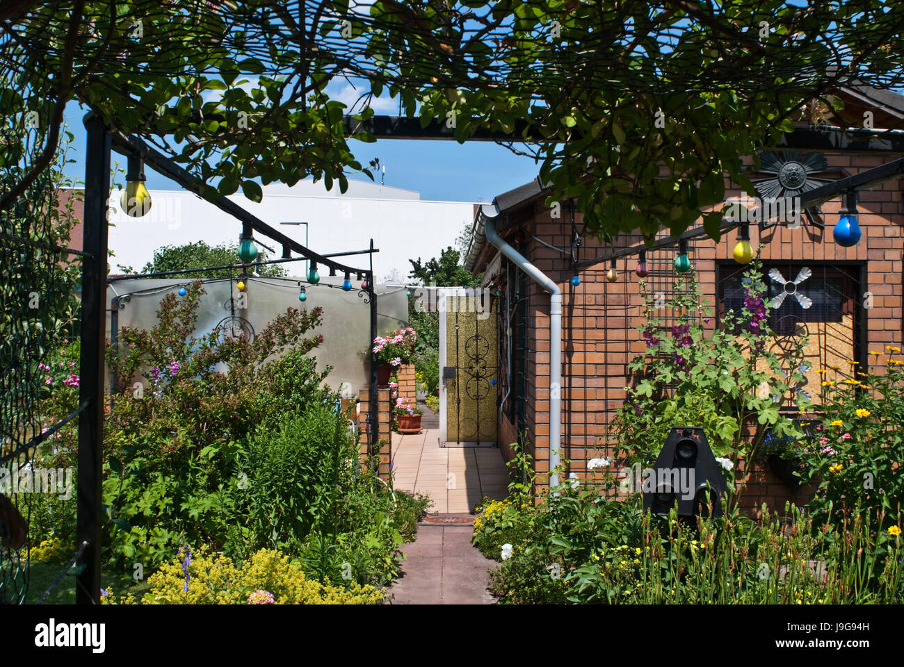 Schrebergarten family hi-res stock photography and images - Alamy