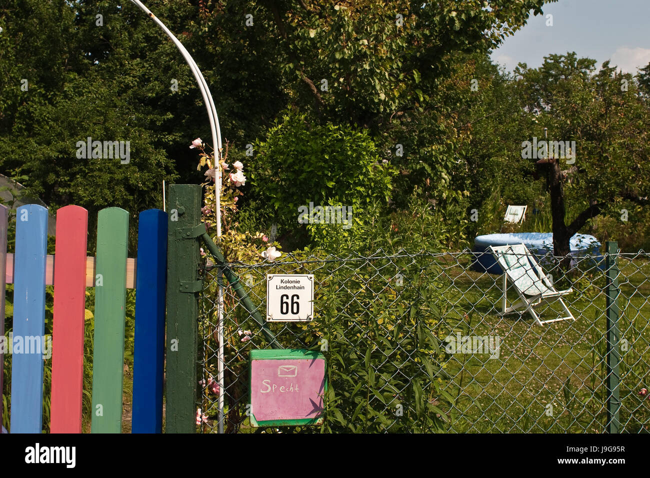 Schrebergarten family hi-res stock photography and images - Alamy