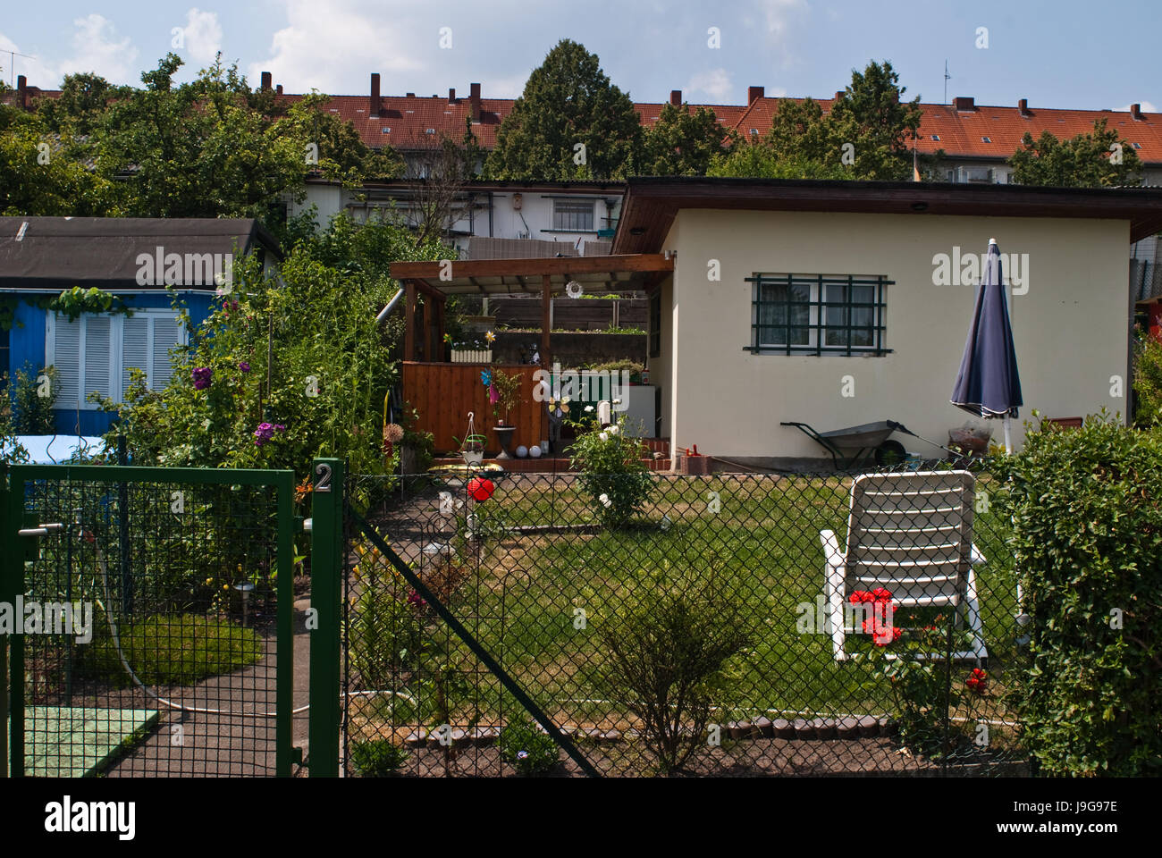Schrebergarten family hi-res stock photography and images - Alamy