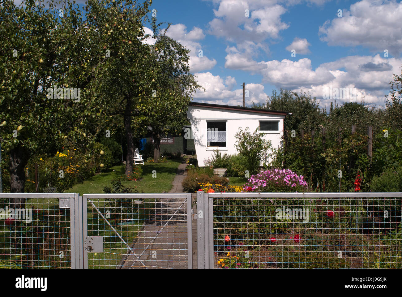 Schrebergarten family hi-res stock photography and images - Alamy