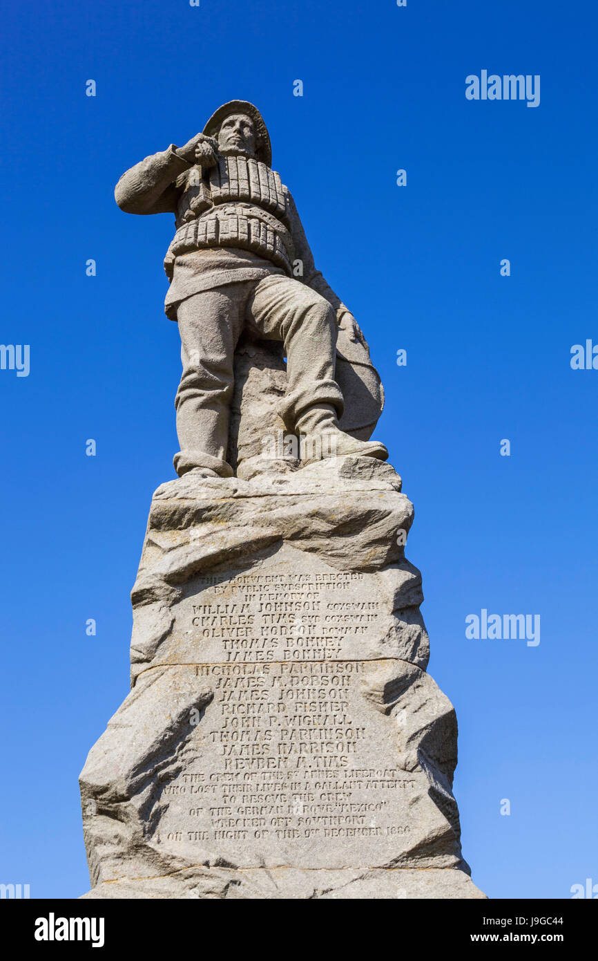 St annes lifeboat statue hi-res stock photography and images - Alamy