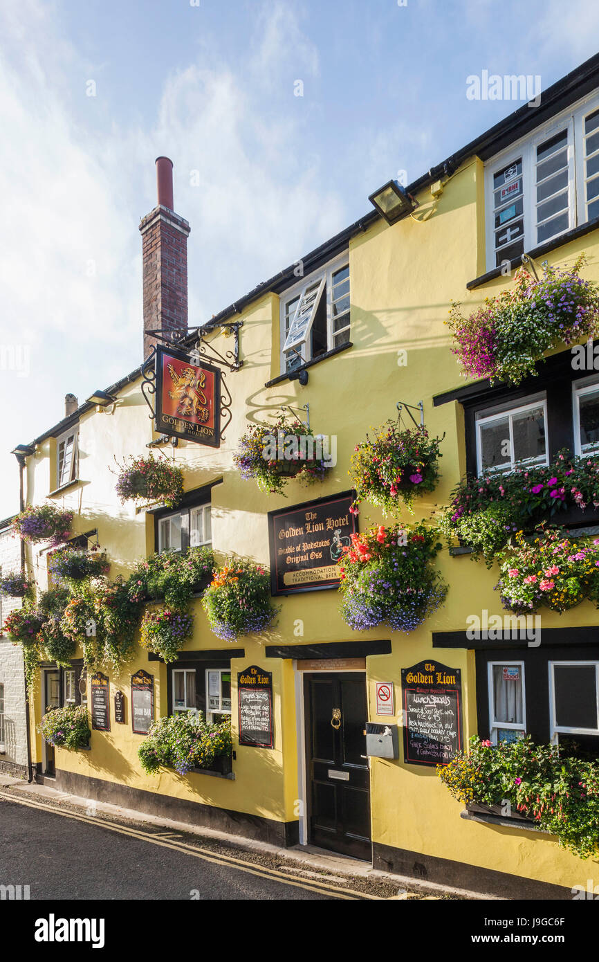 England, Cornwall, Padstow, Pub Stock Photo - Alamy