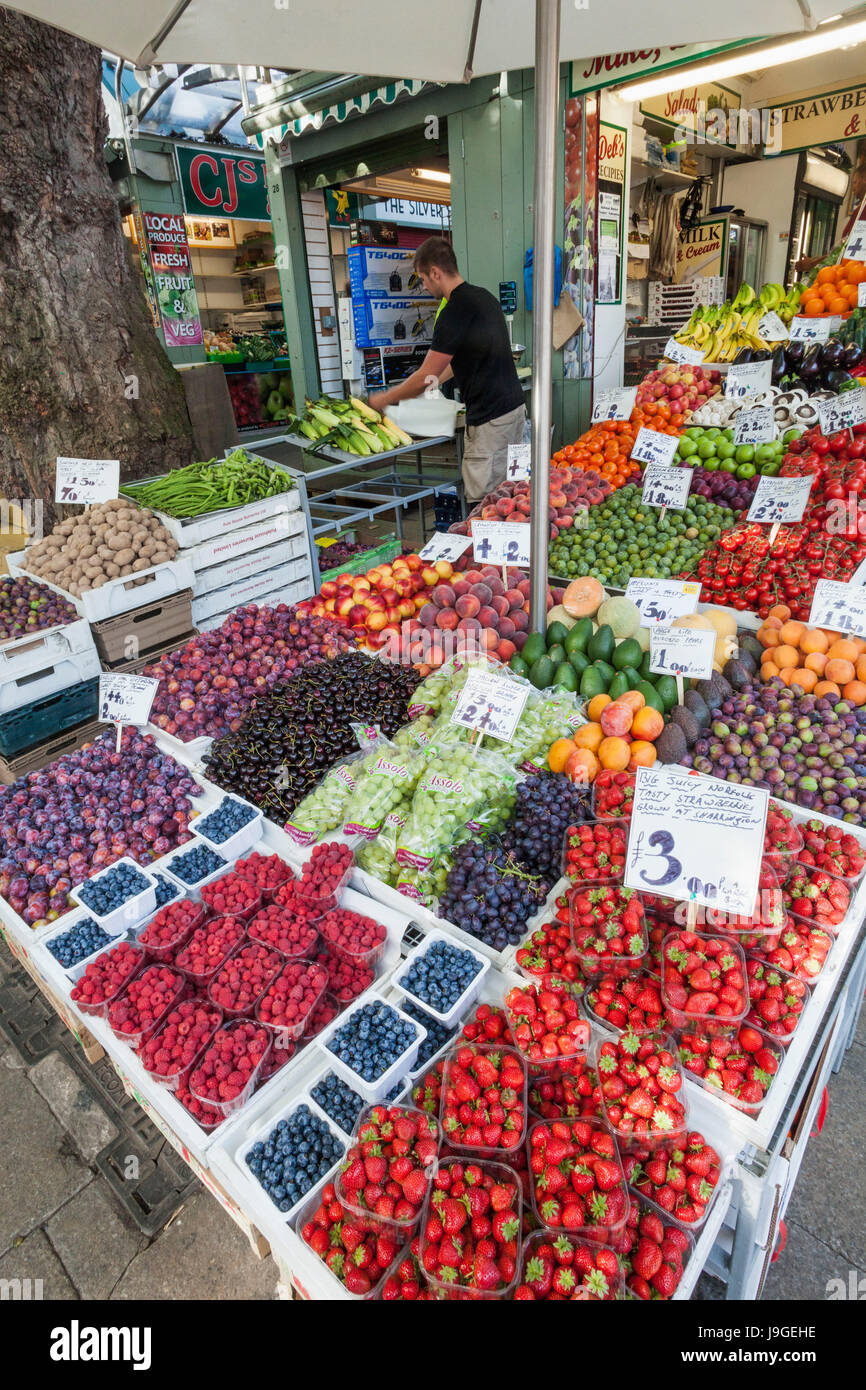 England, East Anglia, Norfolk, Norwich, Norwich Market, Fruit and ...