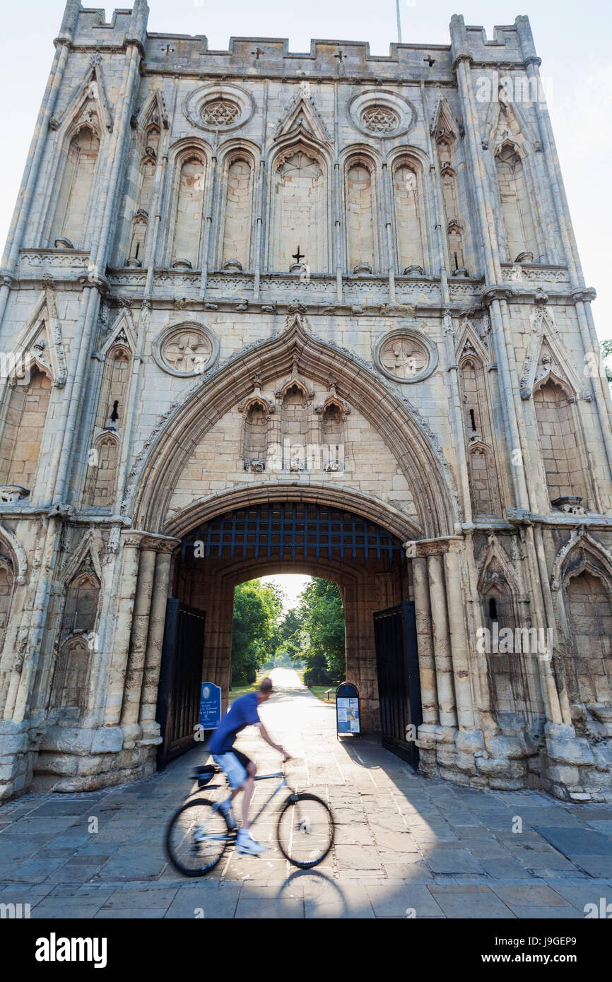 Bury st edmunds abbey gate hi-res stock photography and images - Alamy