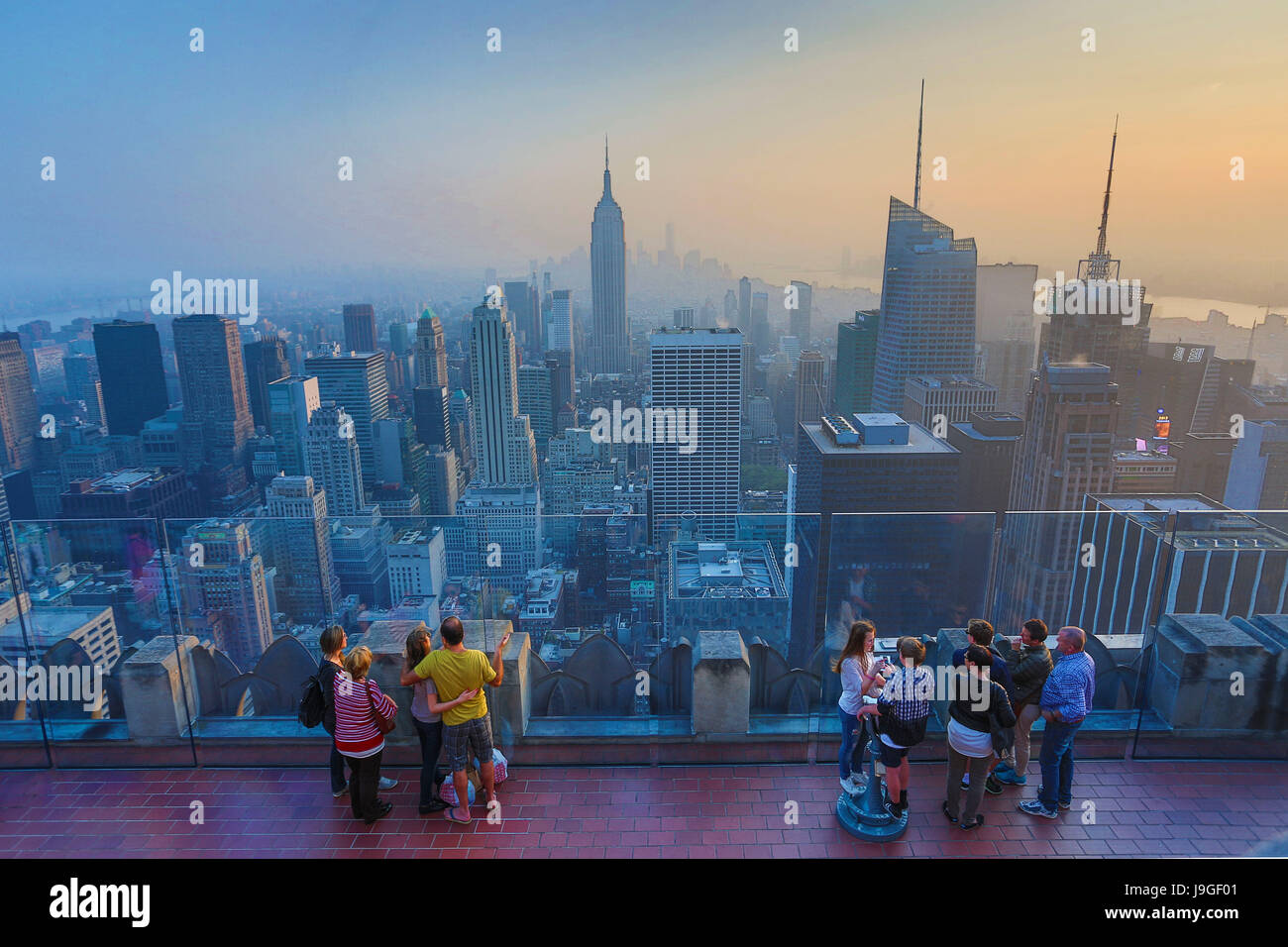 USA, New York City, Midtown Manhattan from the Top of the Rock, Terrace ...