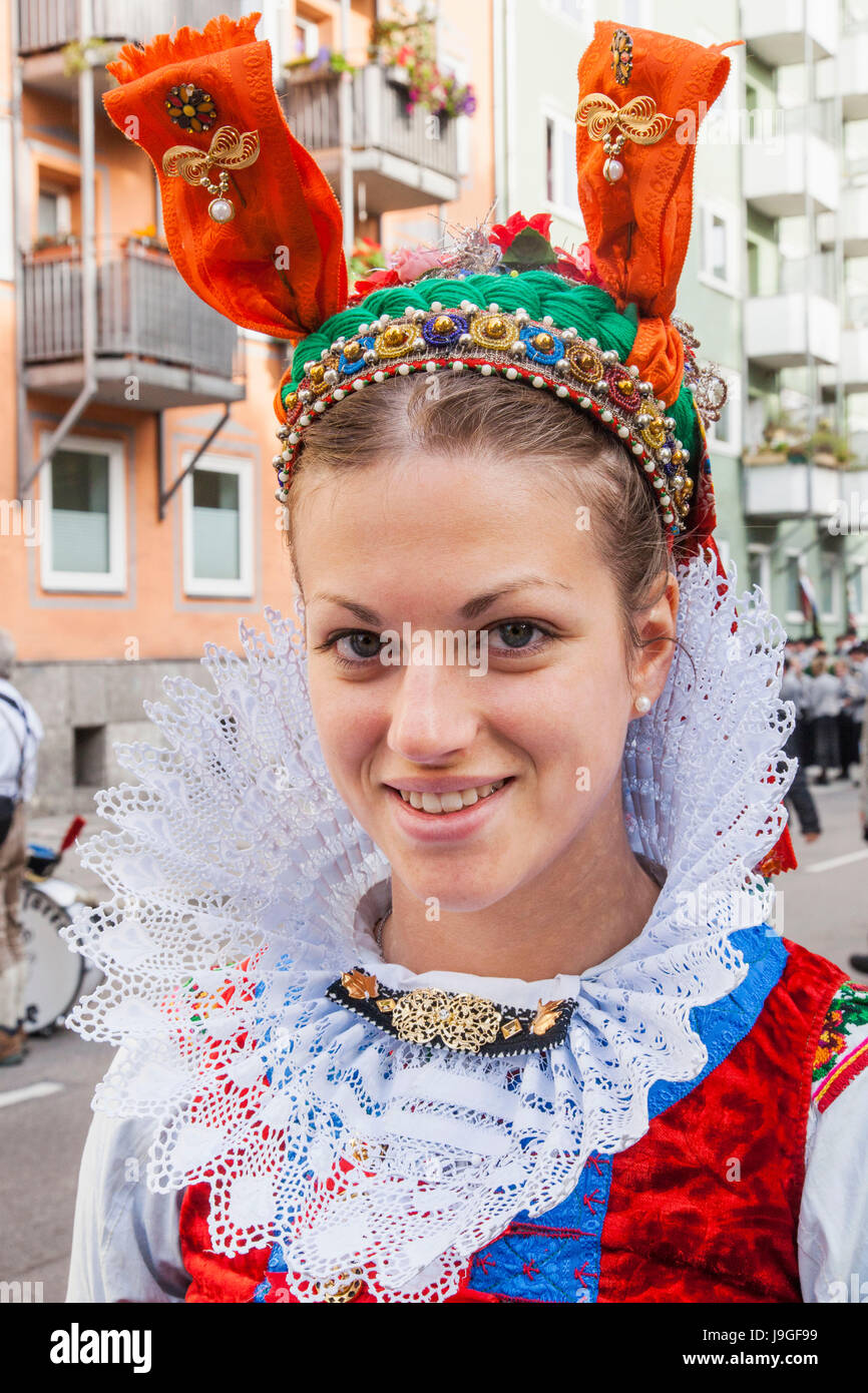 Traditional female costume hi-res stock photography and images - Alamy