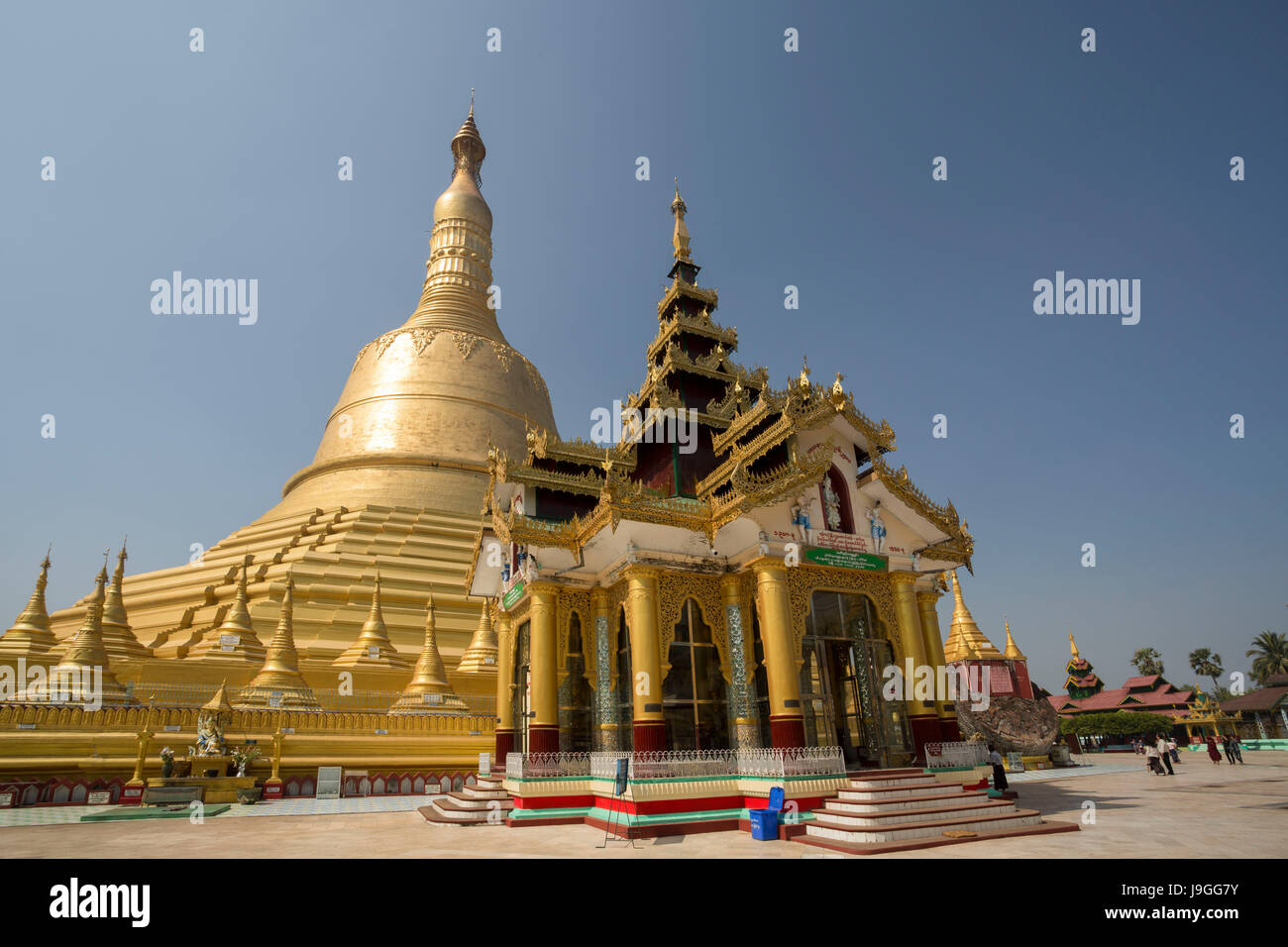 Myanmar, Pegu province, Bago City, Shwemawdaw Pagoda Stock Photo - Alamy