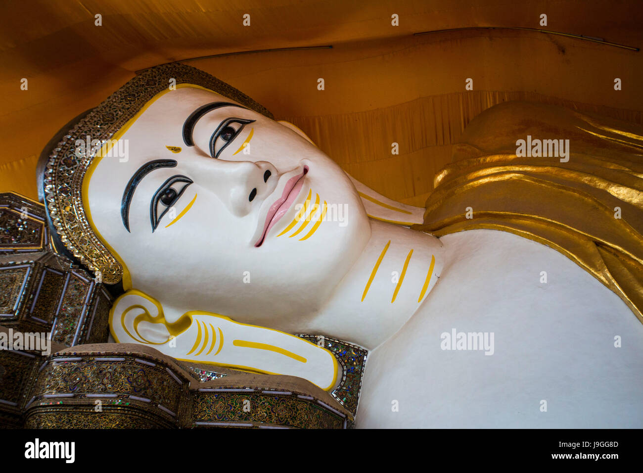 Myanmar, Pegu province, Bago City, Shwemawdaw Pagoda Stock Photo - Alamy