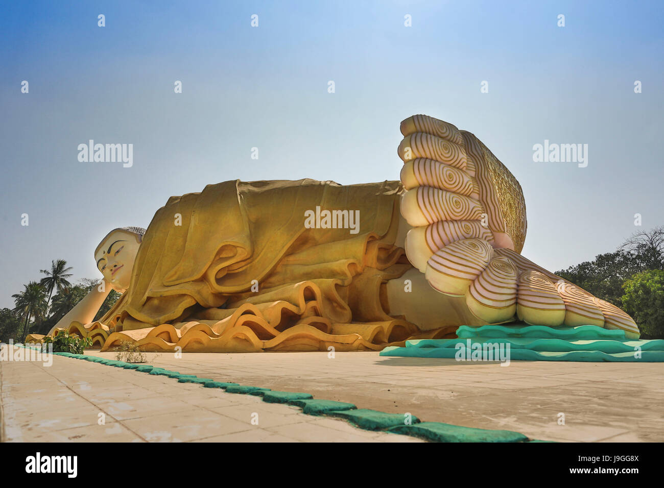 Myanmar, Pegu province, Bago City, Shwethalyaung Reclining buddha Stock ...