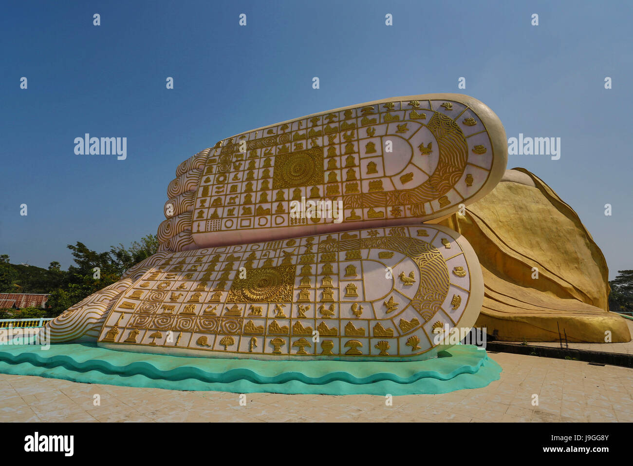 Myanmar, Pegu province, Bago City, Shwethalyaung Reclining buddha Stock ...